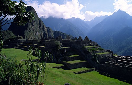 Travel Photo Net - pictures from Peru: the sacred plaza of Machu Picchu.
